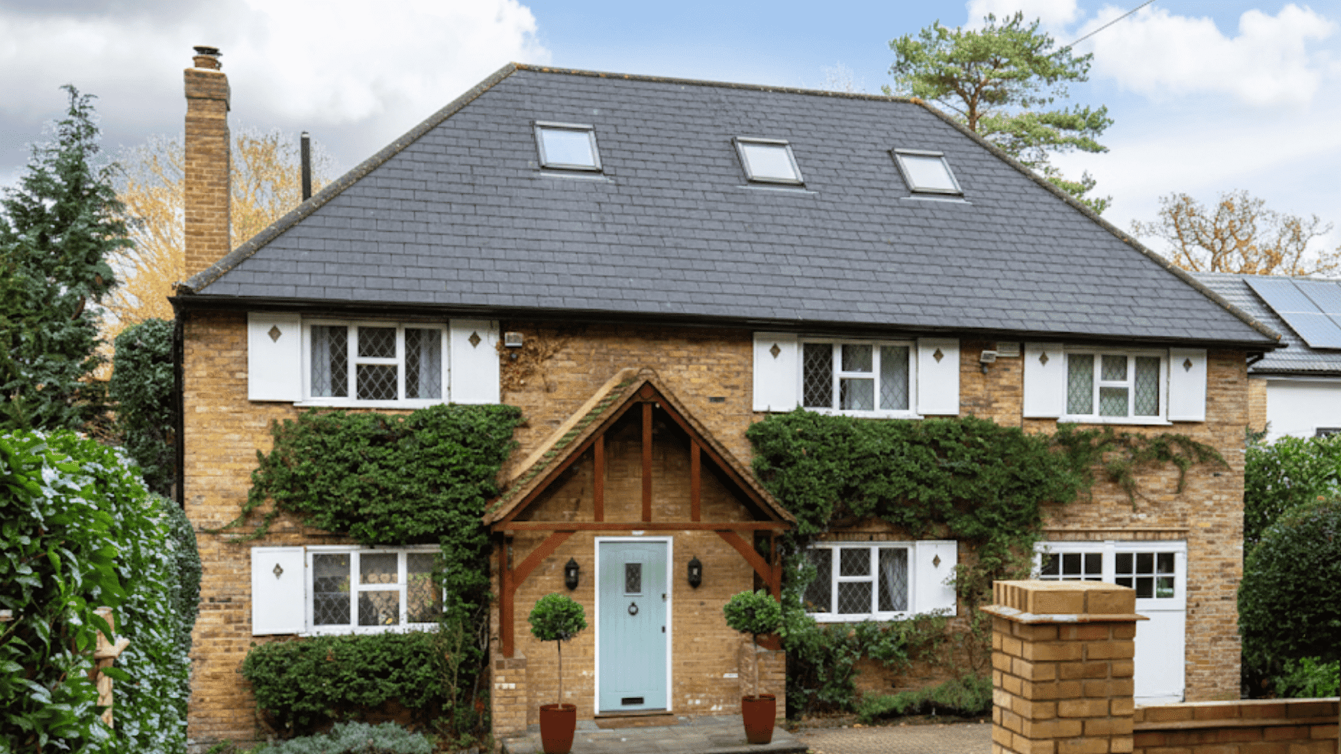 Hip Roof: Complete Guide for Homeowners - Minimal And Modern